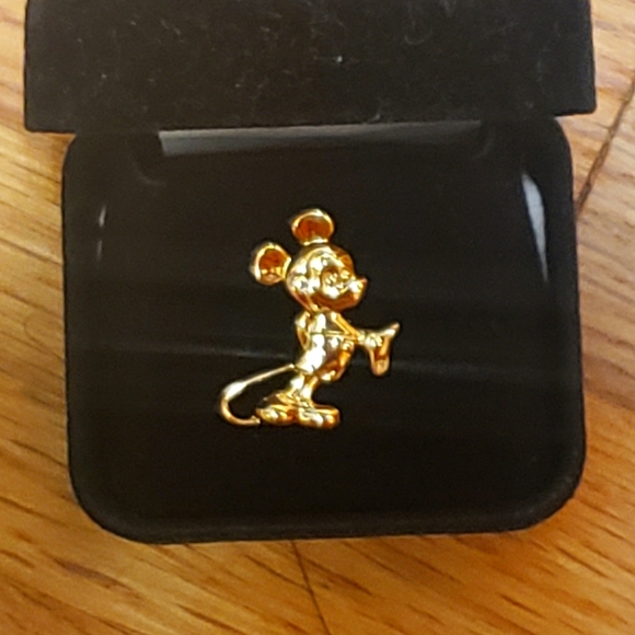 Disney | Jewelry | Gold Vintage Mickey Mouse Pin | Poshmark
